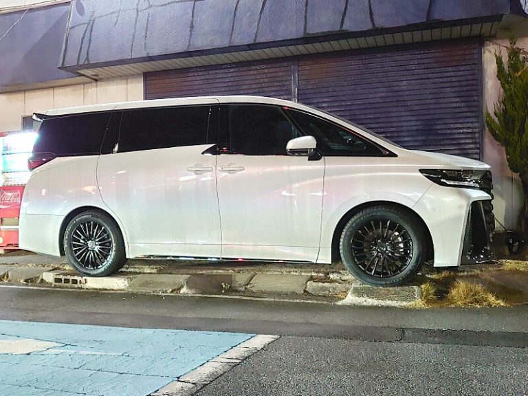 新型ヴェルファイアにスタッドレスタイヤセットをやっと装着 40系ヴェルファイアz Premierのブログ